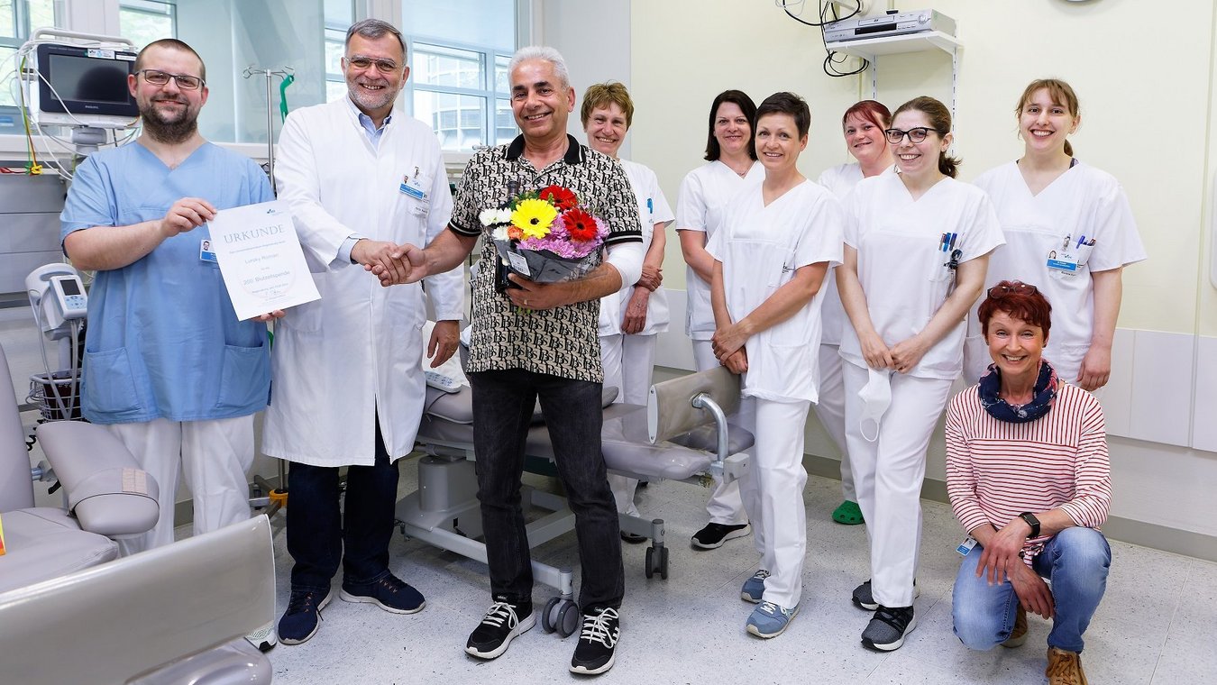 Blutspender gesucht, denn Blut wird gerade in der Ferienzeit dringend ...